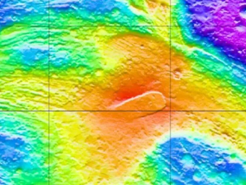Axial volcano shows signs of activity after years of dormancy