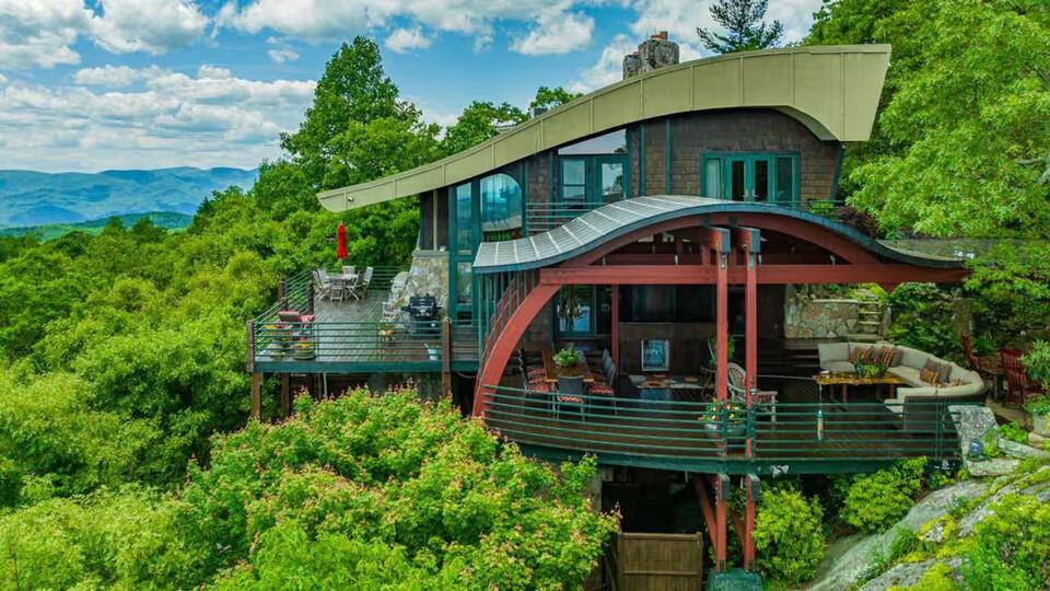 Treehouse-Style Blue Ridge Mountains Home Once Owned by Burt Reynolds ...