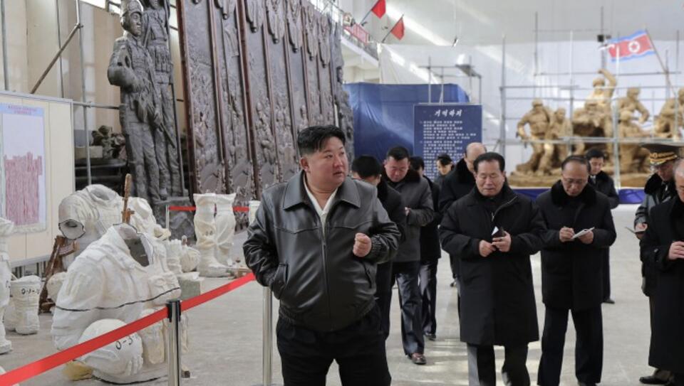 Kim Jong Un Reviews Sculptures for Memorial Museum Honoring North ...