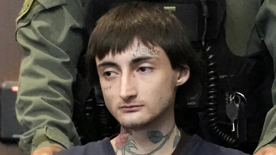 Parade shooting suspect Robert Crimo expressionless as he refuses plea ...