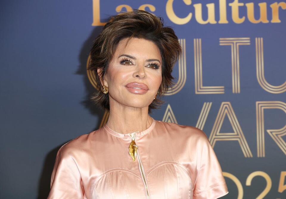 Lisa Rinna Reveals How Her Famous Lip Pout Happened - NewsBreak