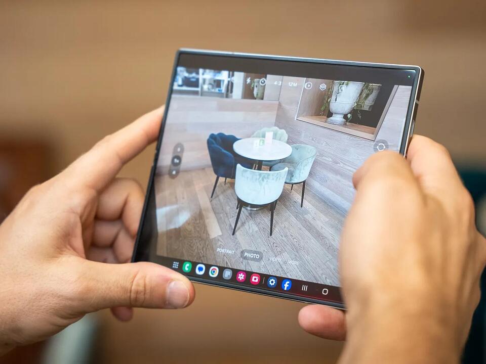 Samsung shows off what makes the Galaxy Z Fold 6's screen special in ... Samsung shows off what makes the Galaxy Z Fold 6's screen special in ...
