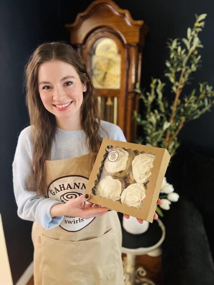The next Bears Bagels?: Trending cinnamon roll baker selling up to 200 ...