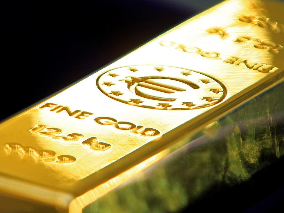 Gold Reaches New Record High Amid Fed Rate Cuts and Geopolitical Tensions