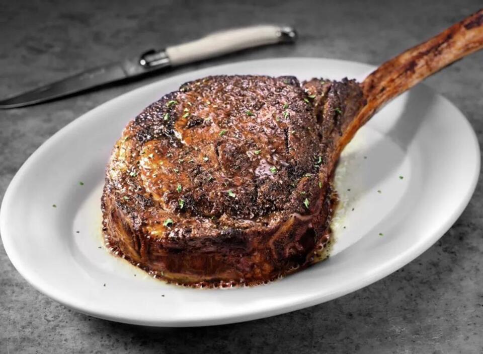 6 Chain Restaurants With Bigger Tomahawk Steaks Than Any Other Chains ...
