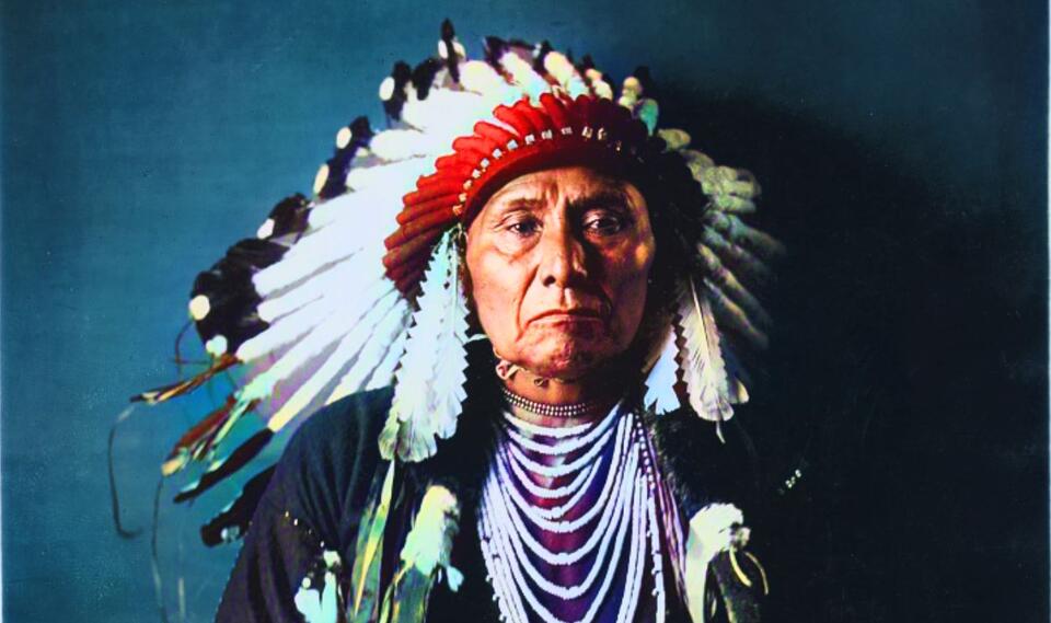Striking Photographs That Capture Native American Life Over 100 Years ...