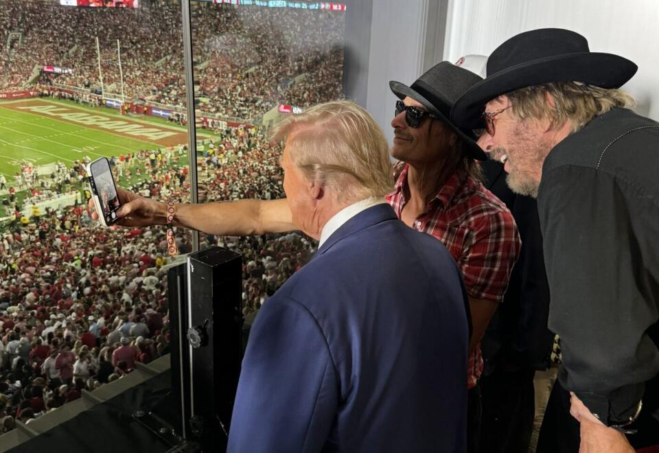 Hank Williams Jr. Watches The Alabama-Georgia Game With Donald Trump ...