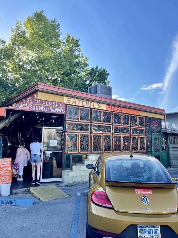 7 Funky Pizza Joints In Florida That Will Make Your Taste Buds Dance ...
