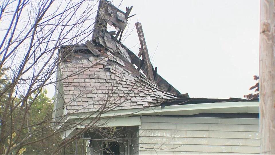 Faulty hydrants, roof collapse, two firefighters injured in Schenectady ...