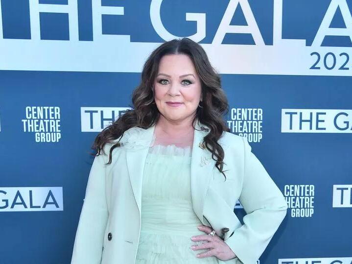 Melissa McCarthy shows off incredible weight loss in slimmed-down ...