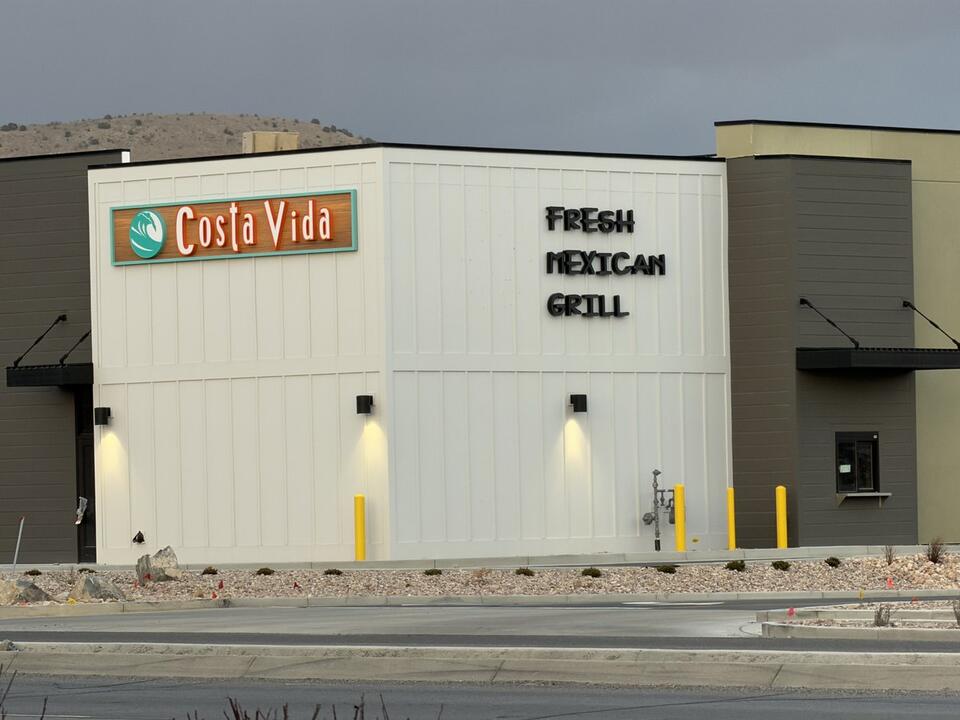 Costa Vida sign installed in Eagle Mountain - NewsBreak