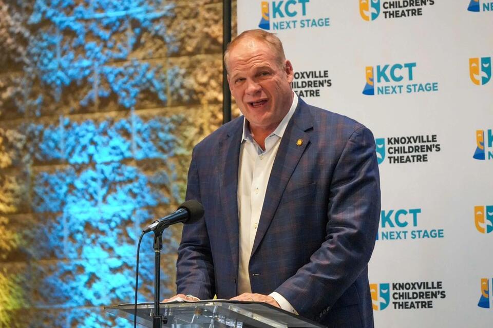 WWE Legend Kane Issues Open Challenge to Minnesota Governor Tim Walz ...