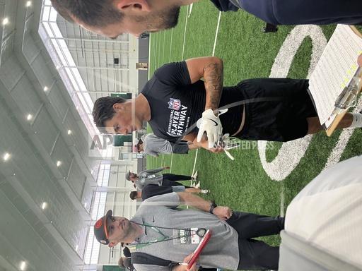 Welsh rugby star Louis Rees-Zammit was the center of attention at NFL's ...