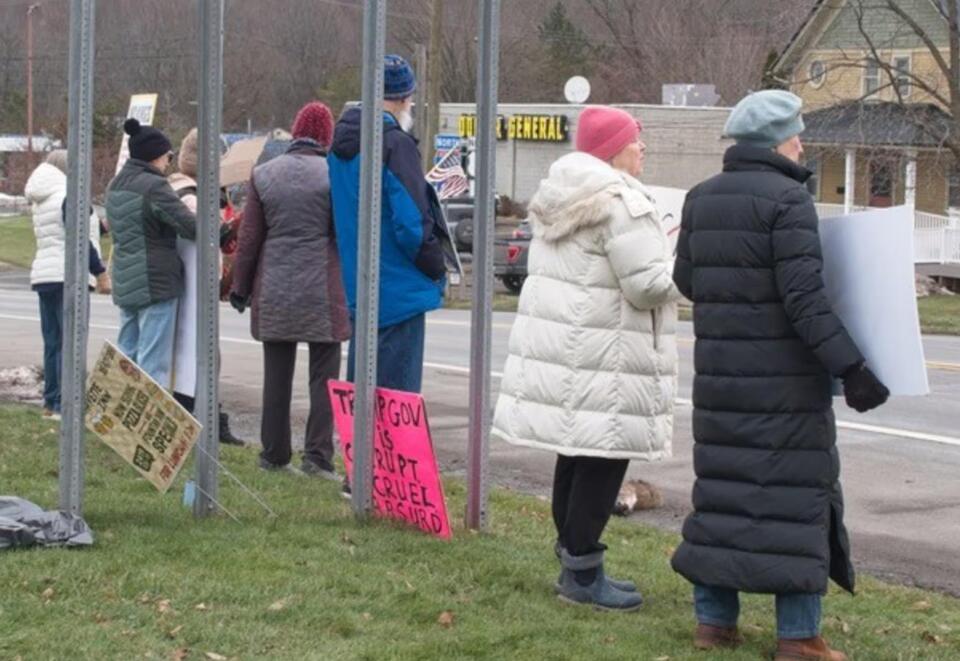 Man arrested after throwing severed deer head at anti-Trump protesters ...