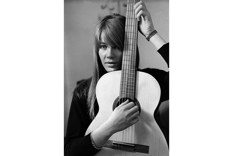 Listen to 8 songs from the bewitching Françoise Hardy - NewsBreak