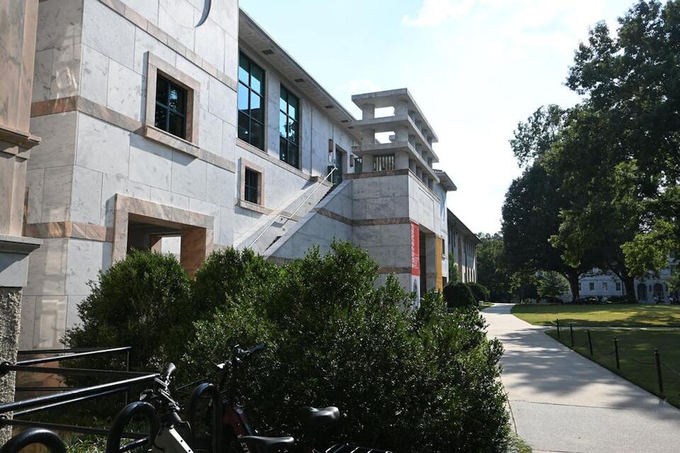 Emory admits first members of Class of 2030, ED1 acceptance rate falls ...