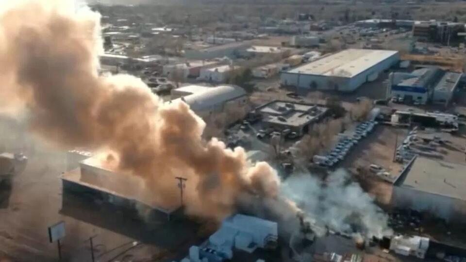 Fire Department fighting 2-alarm fire near Fillmore St, smoke seen ...