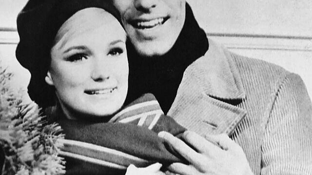 The Once-Secret Gay Life Of Richard Chamberlain, Who Played It Straight ...
