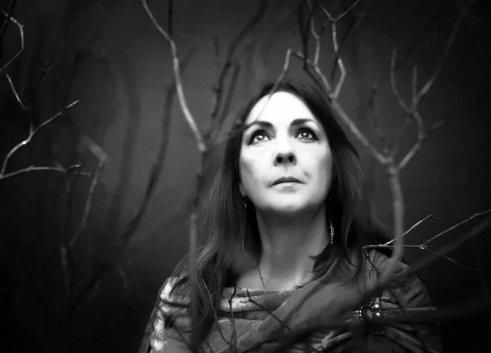 Moya Brennan, The Voice Behind Chicane’s ‘Saltwater’, Has Just Passed ...