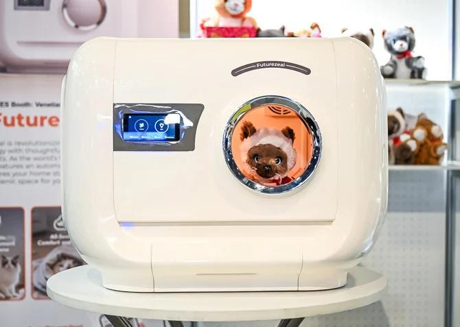 Meet the Intelligent Cat Grooming Pod You Didn’t Know You Needed ...