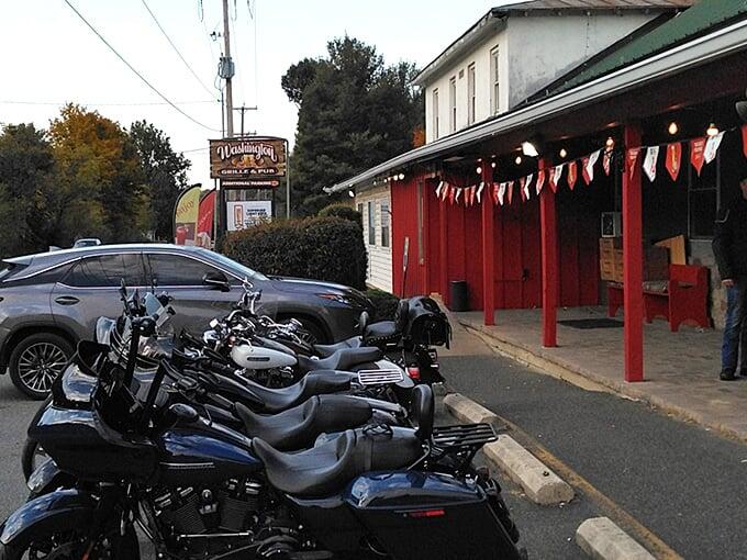 This Small-Town Pub In Pennsylvania Serves The Best Surf And Turf You ...