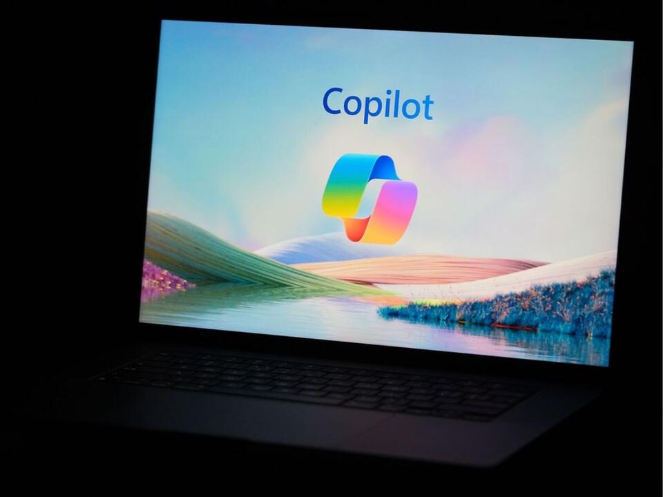 Microsoft Removes Copilot Chat From Office Apps for Unlicensed Users on ...