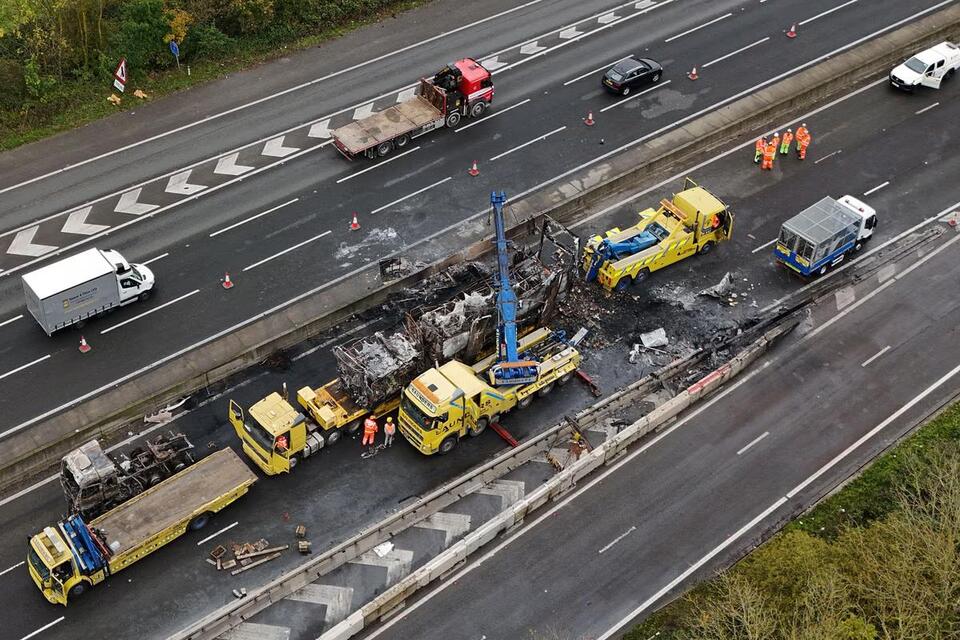 Tesco lorry fire causes long delays on M25 - NewsBreak