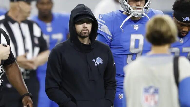 Lions fan Eminem pictured flipping off 49ers fans during NFC ...