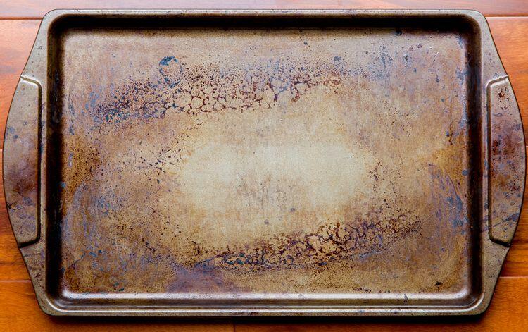 3 Ways To Clean Dirty Baking Sheets So They Look Brand New - NewsBreak