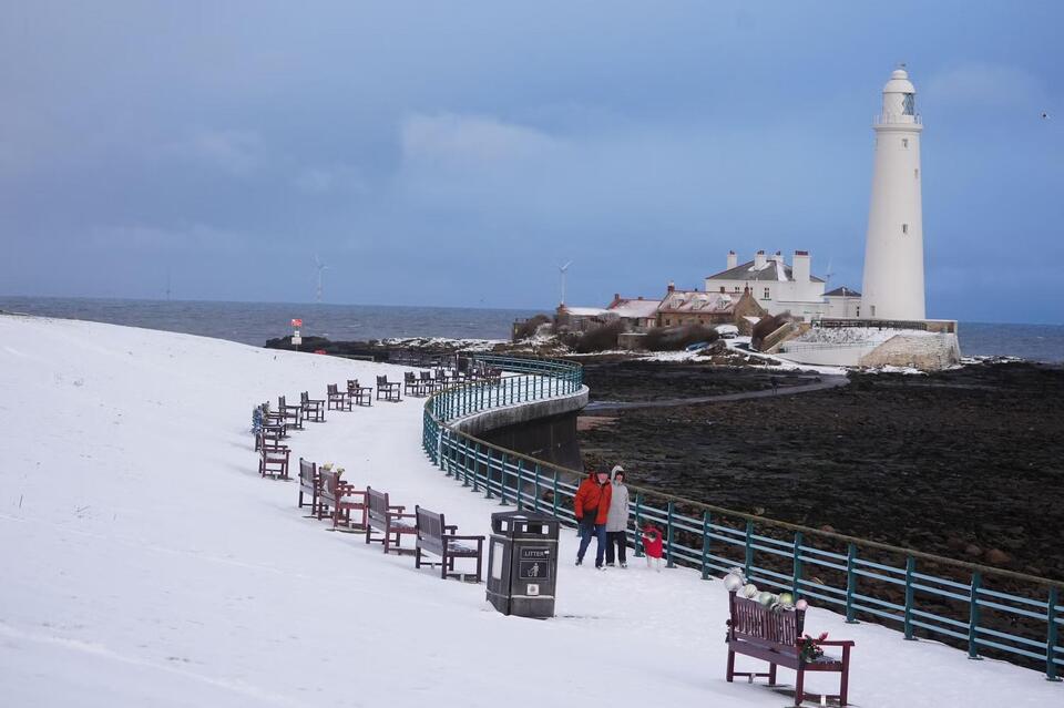 UK weather: Cold snap ‘stay at home’ alert as amber and yellow snow ...
