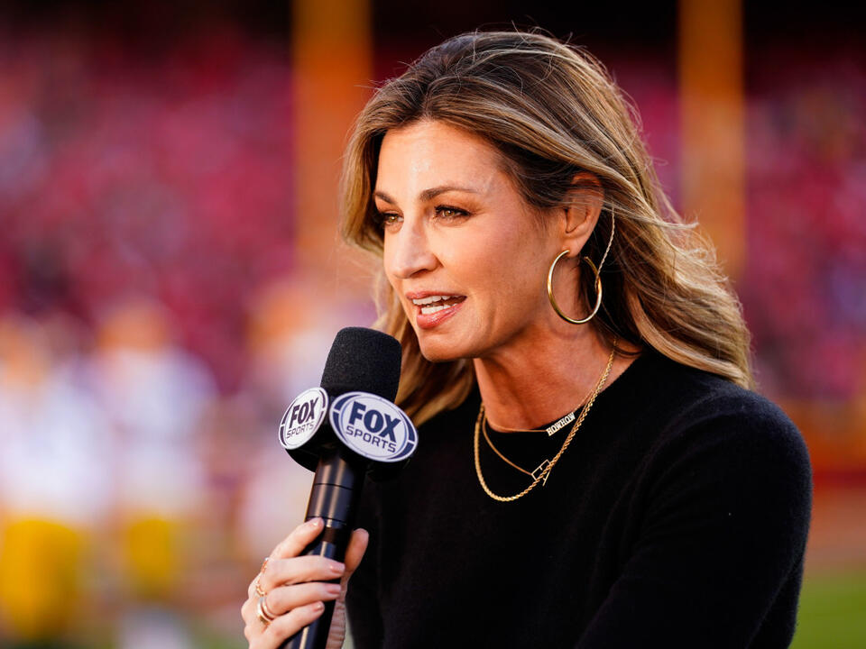 Erin Andrews' Five-Word Message About Her Coworkers After 49ers-Packers