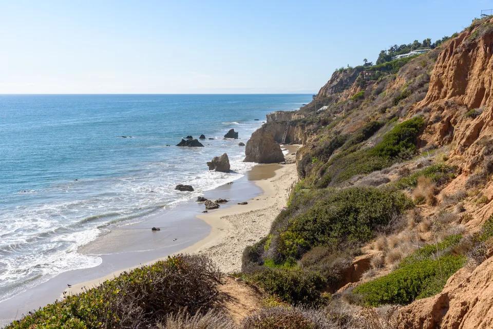 The Best Beaches in Los Angeles For Surf, Sand, and Sunny Days - NewsBreak