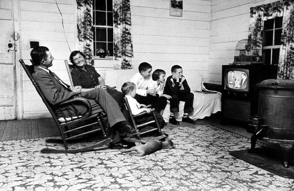 24 Photos Showing the History of Television - NewsBreak