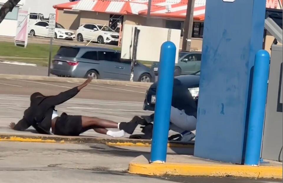 Robbery outside Irving bank captured on video, employee robbed and ...