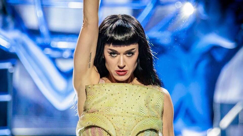 Katy Perry’s Feather Coat Lights up & Outshines Chopard Jewelry - NewsBreak