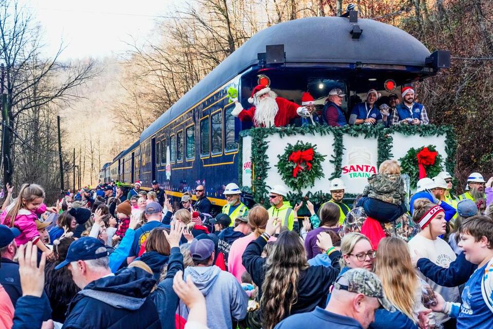 CSX's Santa Train hits the rails again, bringing joy to Appalachia ...