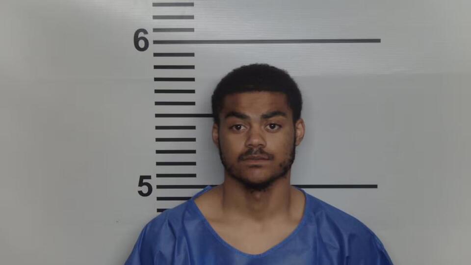 Suspected burglar surrenders to SWAT in Fern Creek after barricading ...