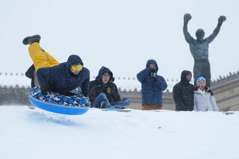 Philadelphia snow updates: Latest forecast; SEPTA to suspend service ...
