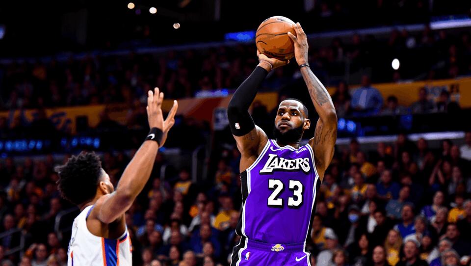 LeBron James erupts with 84.6% shooting as Lakers snap 3-game skid, his ...