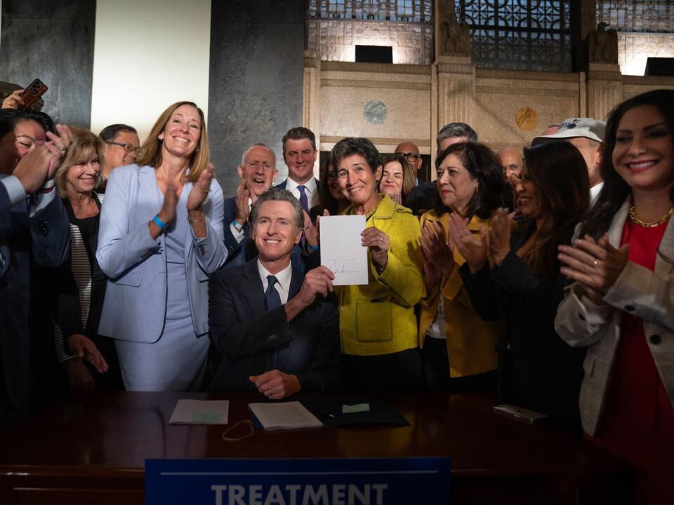 Following Texas, Newsom signs bill requiring social media age verification