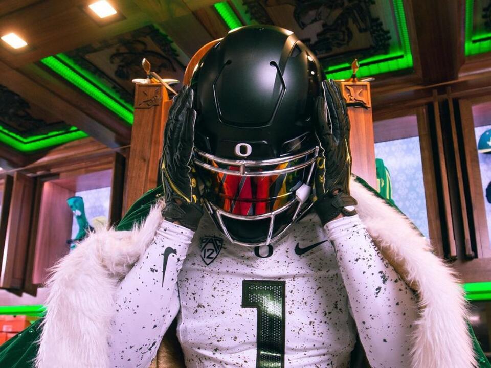 Aaron Flowers, nation's No. 9 safety, commits to Oregon Ducks over USC ...