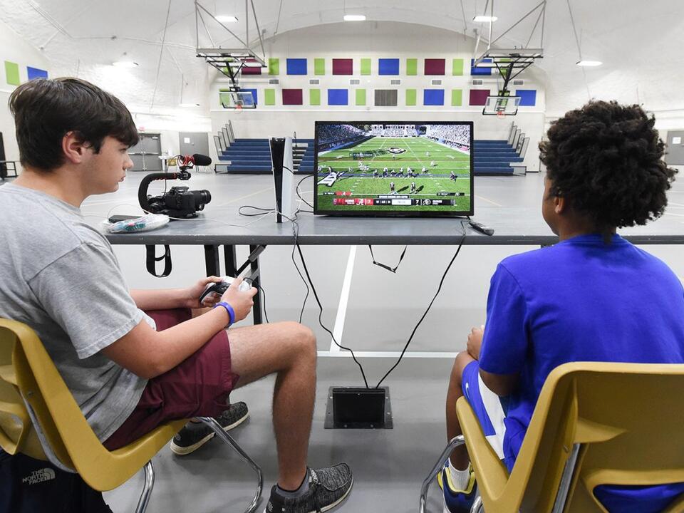 “Back in the Game”: An Iowa football fan guide to EA Sports College ...