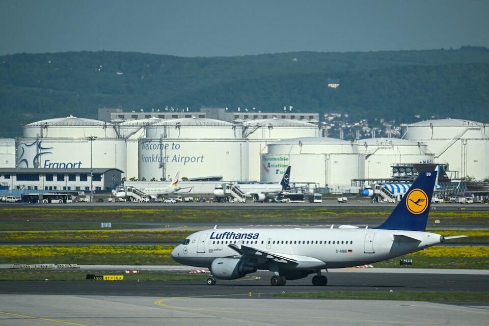 Lufthansa sticks to 2026 outlook despite $2 billion jet-fuel hit ...