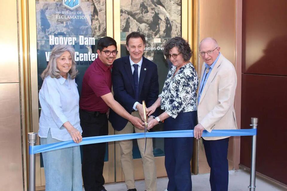 Visitor center ribbon cutting brings out city, state dignitaries ...