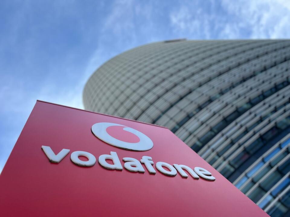 Vodafone warns German customers of scam calls in run-up to Christmas ...