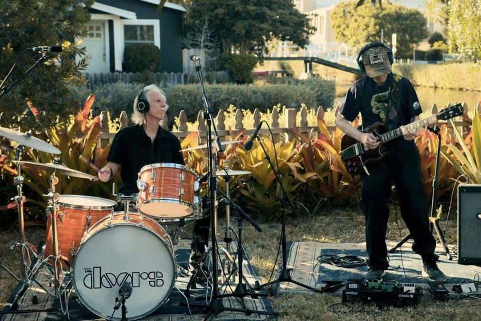 Surviving Doors Perform 'Riders on the Storm' With Global Artists ...