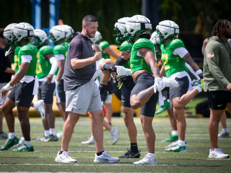 Oregon Ducks win total line is tied with new conference rival for ...