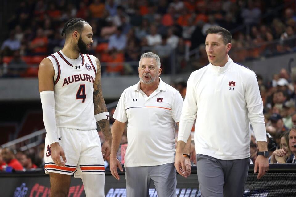 Bruce Pearl Gives Telling One Word Reaction as Son Steven Leads Auburn ...