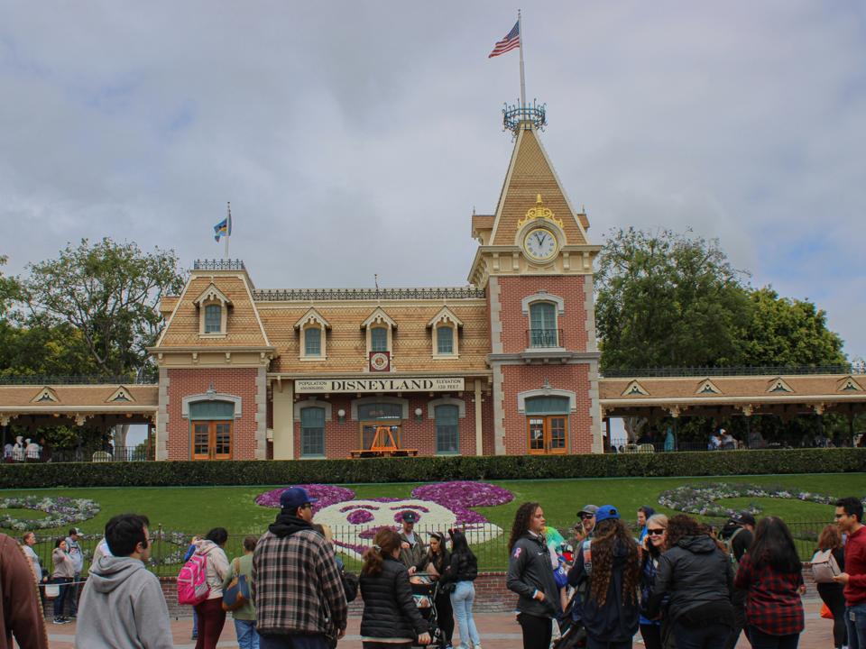 Anaheim Approves $2 Billion Disneyland Forward Expansion