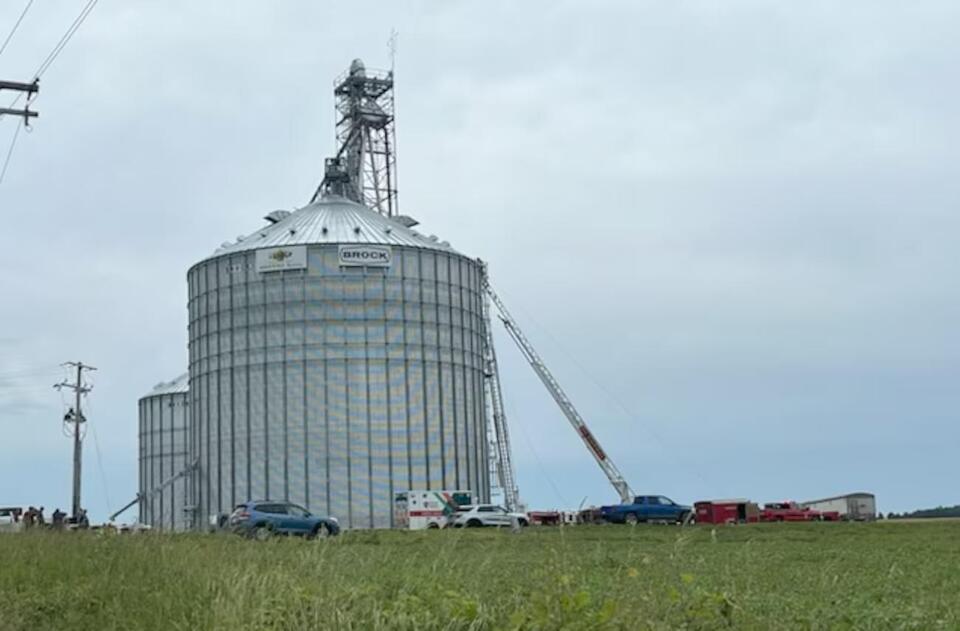 1 dies, 2 rescued from grain bin in Wabash Co. - NewsBreak
